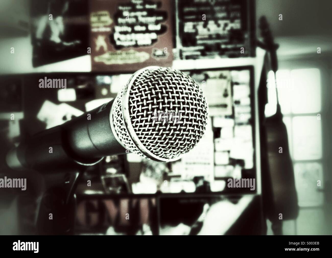 Mic music hi-res stock photography and images - Alamy