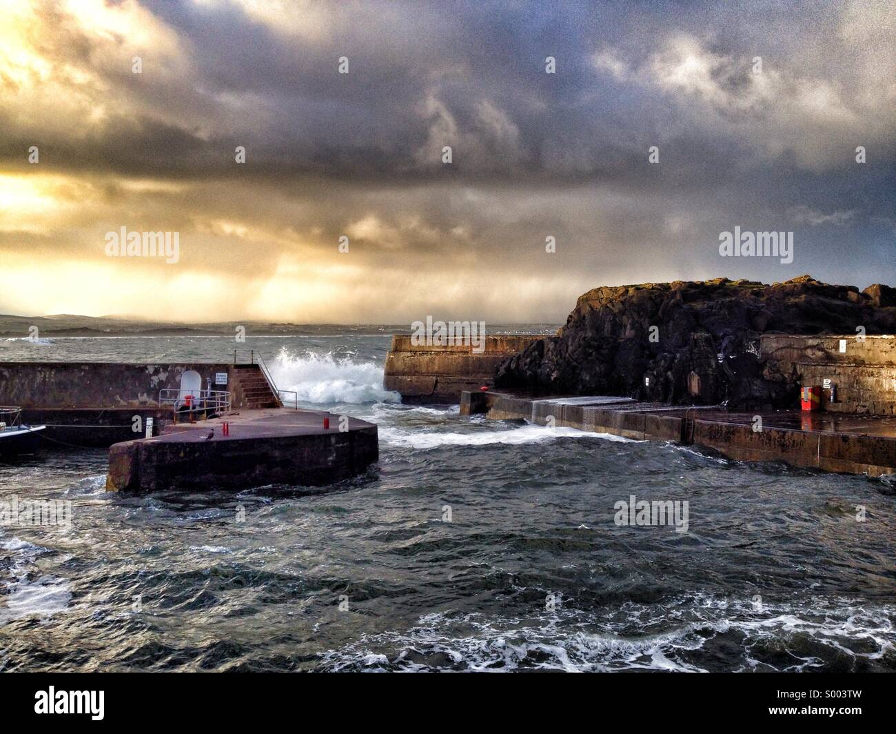 Portstewart ireland harbour hi-res stock photography and images - Alamy