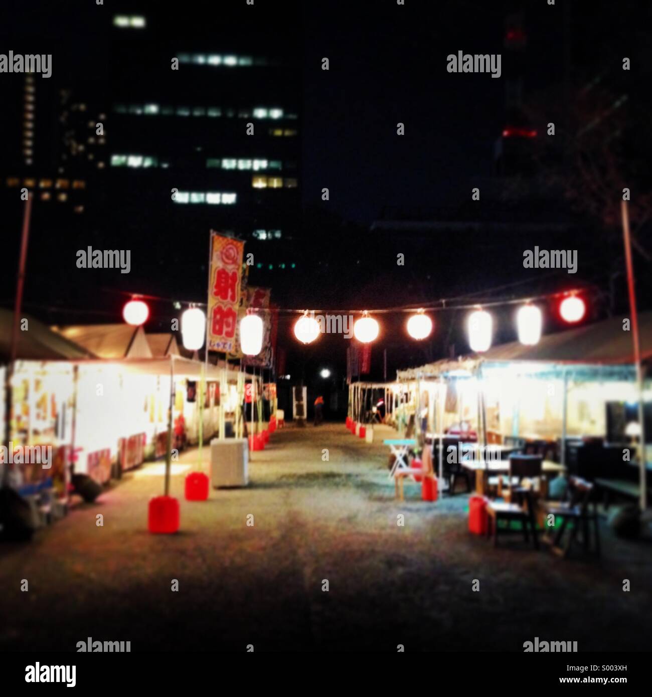 Shops at night japan hi-res stock photography and images - Alamy