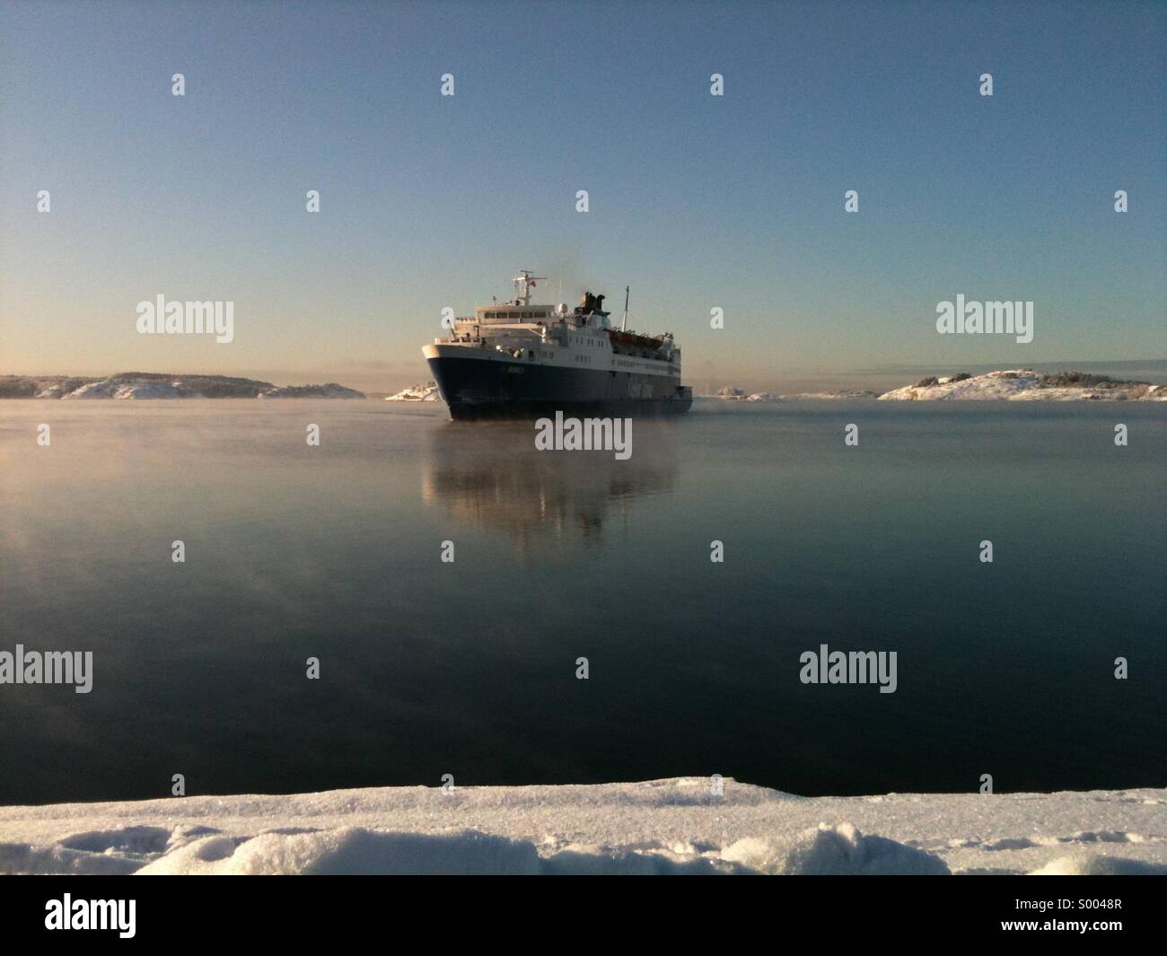 Ferry in the ice hi-res stock photography and images - Alamy