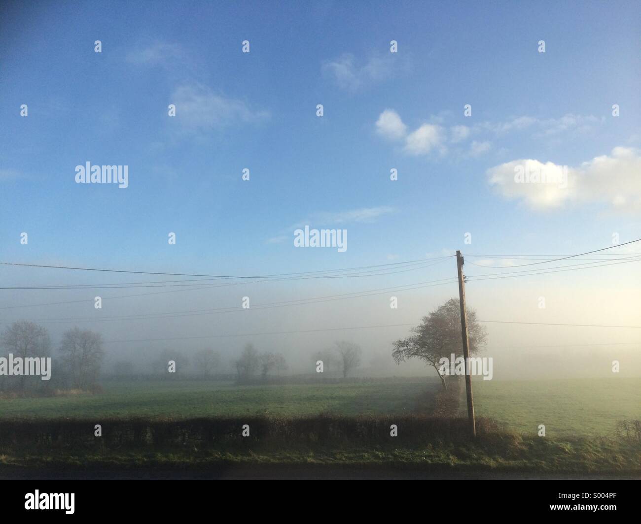 Mist morning fields hi-res stock photography and images - Alamy