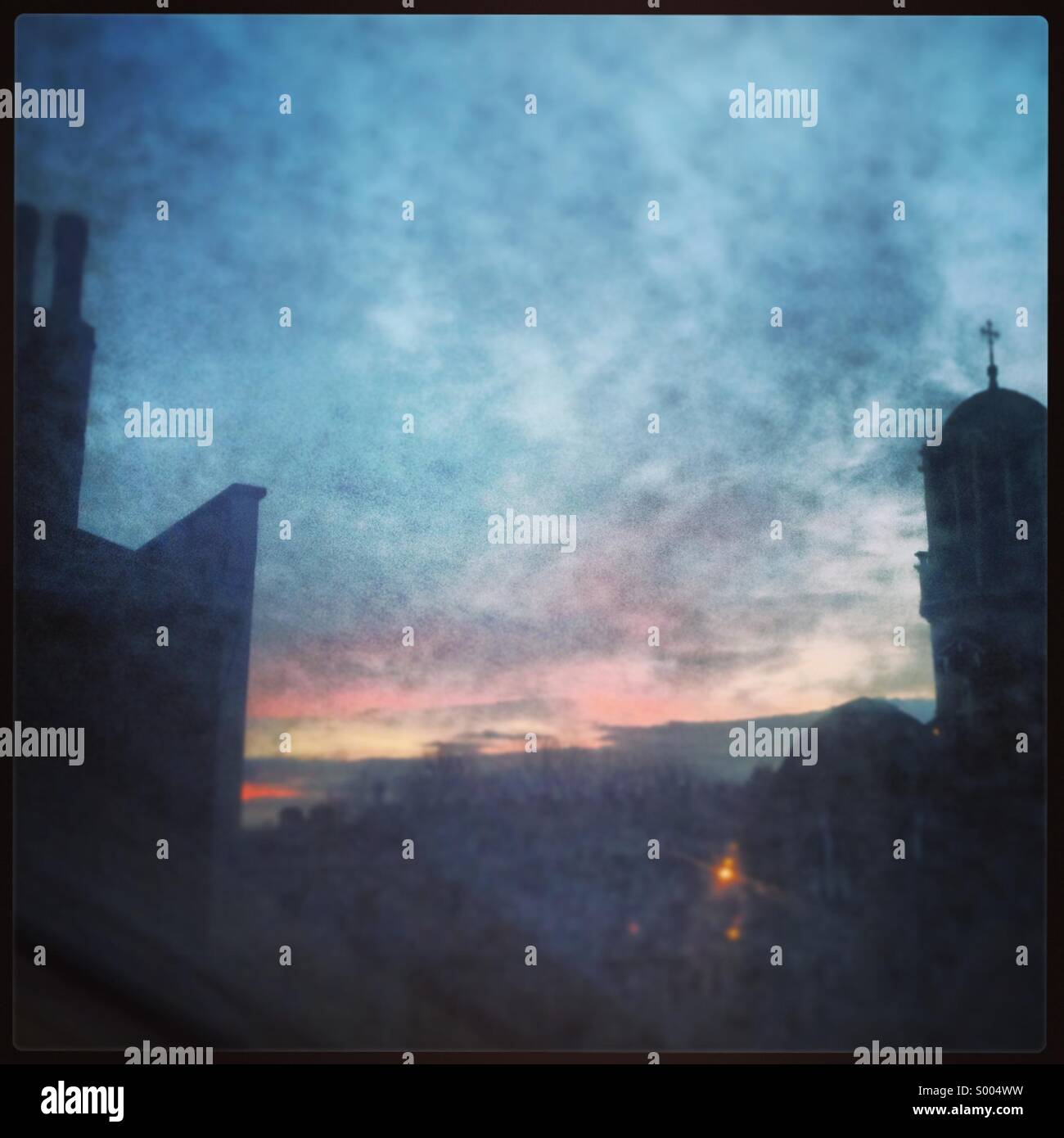 City view window hi-res stock photography and images - Alamy