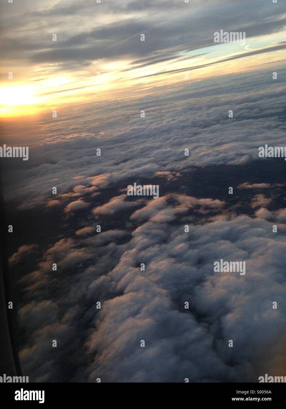 Flying horizon hi-res stock photography and images - Alamy