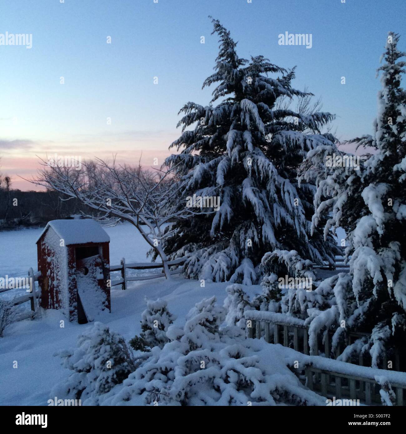 Cold winter outhouse in snow hi-res stock photography and images - Alamy