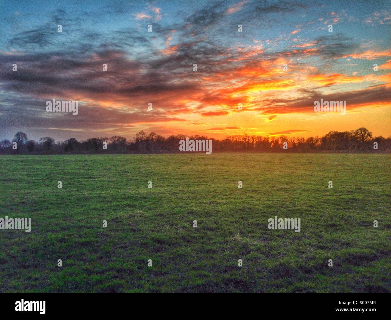 Sun Through Clouds Stock Photos & Sun Through Clouds Stock Images - Alamy