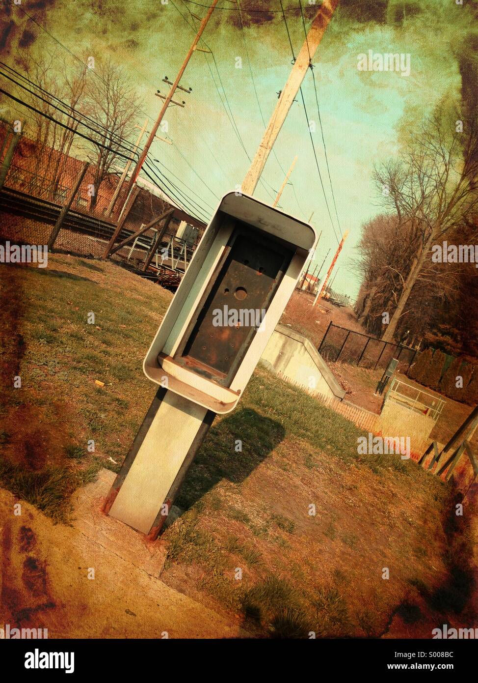 Broken pay phone hi-res stock photography and images - Alamy