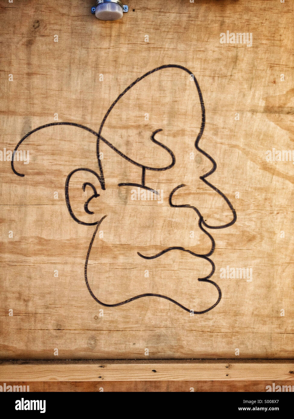 Face graffiti hi-res stock photography and images - Alamy