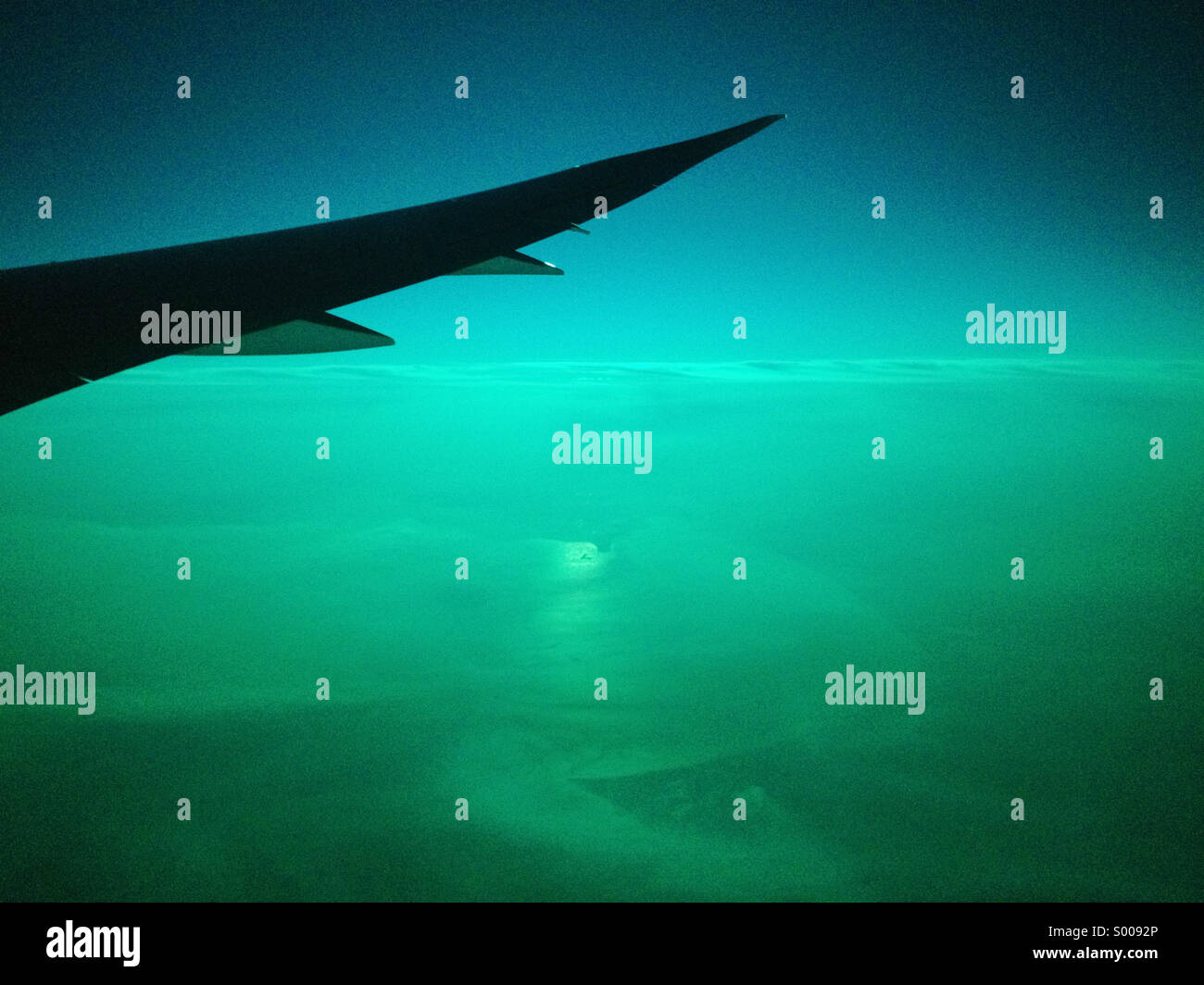 Boeing 787 dreamliner wing hi-res stock photography and images - Alamy