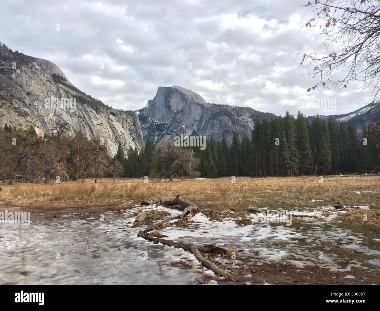 Yosemite half dome hi-res stock photography and images - Alamy
