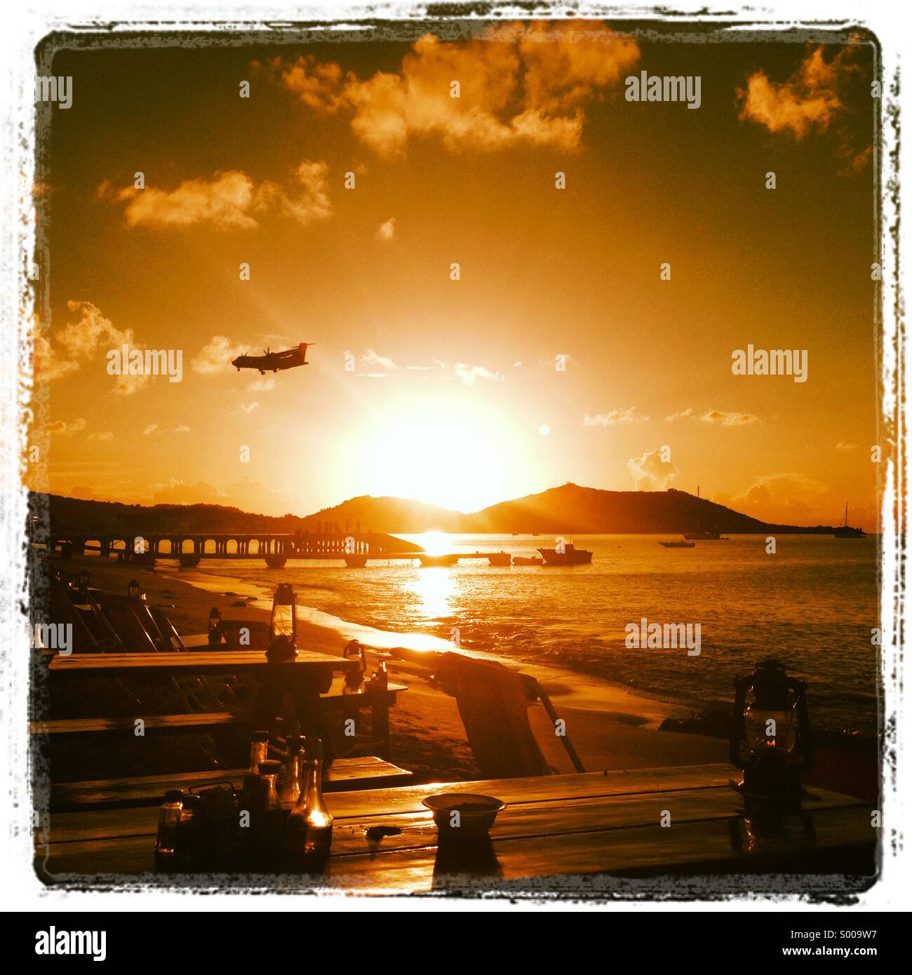 Sun plane hi-res stock photography and images - Alamy