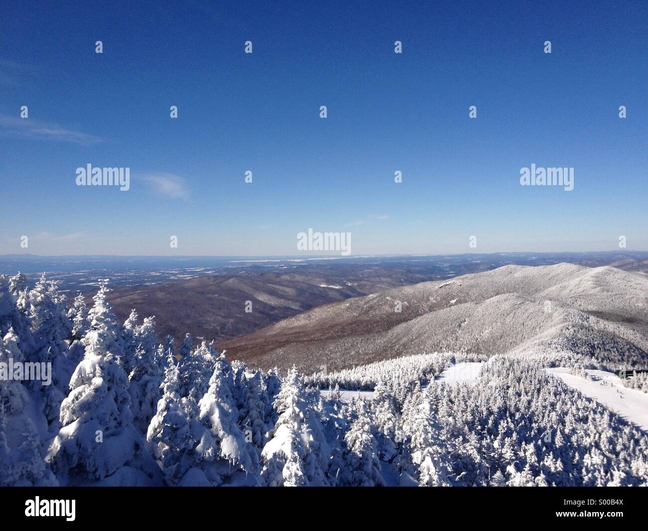 Snowy mountain view Stock Photo - Alamy