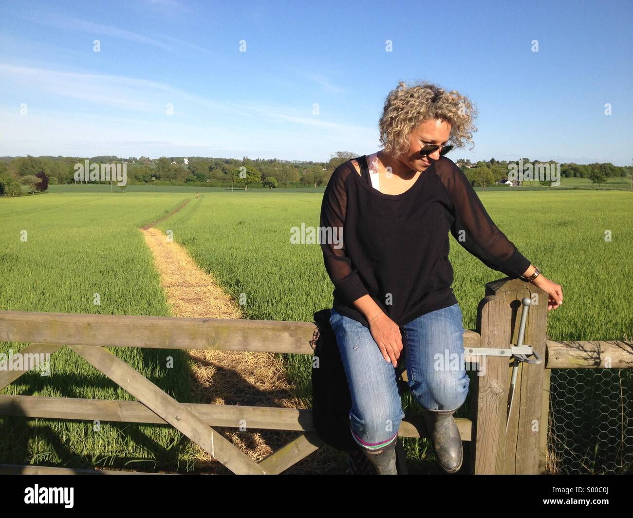 Woman fence garden hi-res stock photography and images - Alamy
