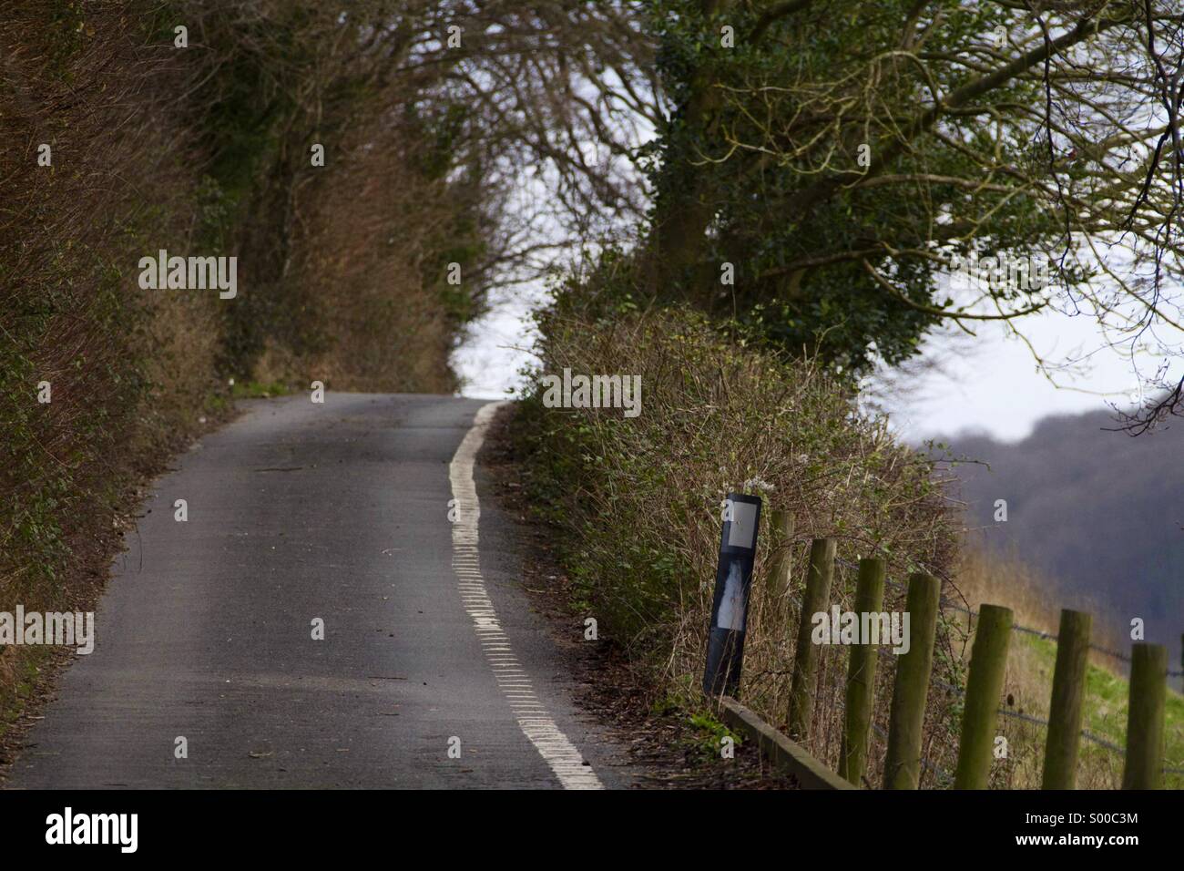 Uk country road hi-res stock photography and images - Alamy