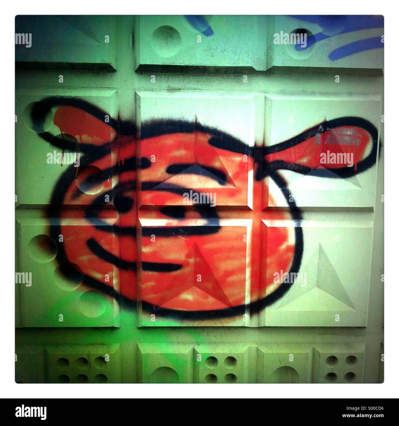Serial graffiti hi-res stock photography and images - Alamy