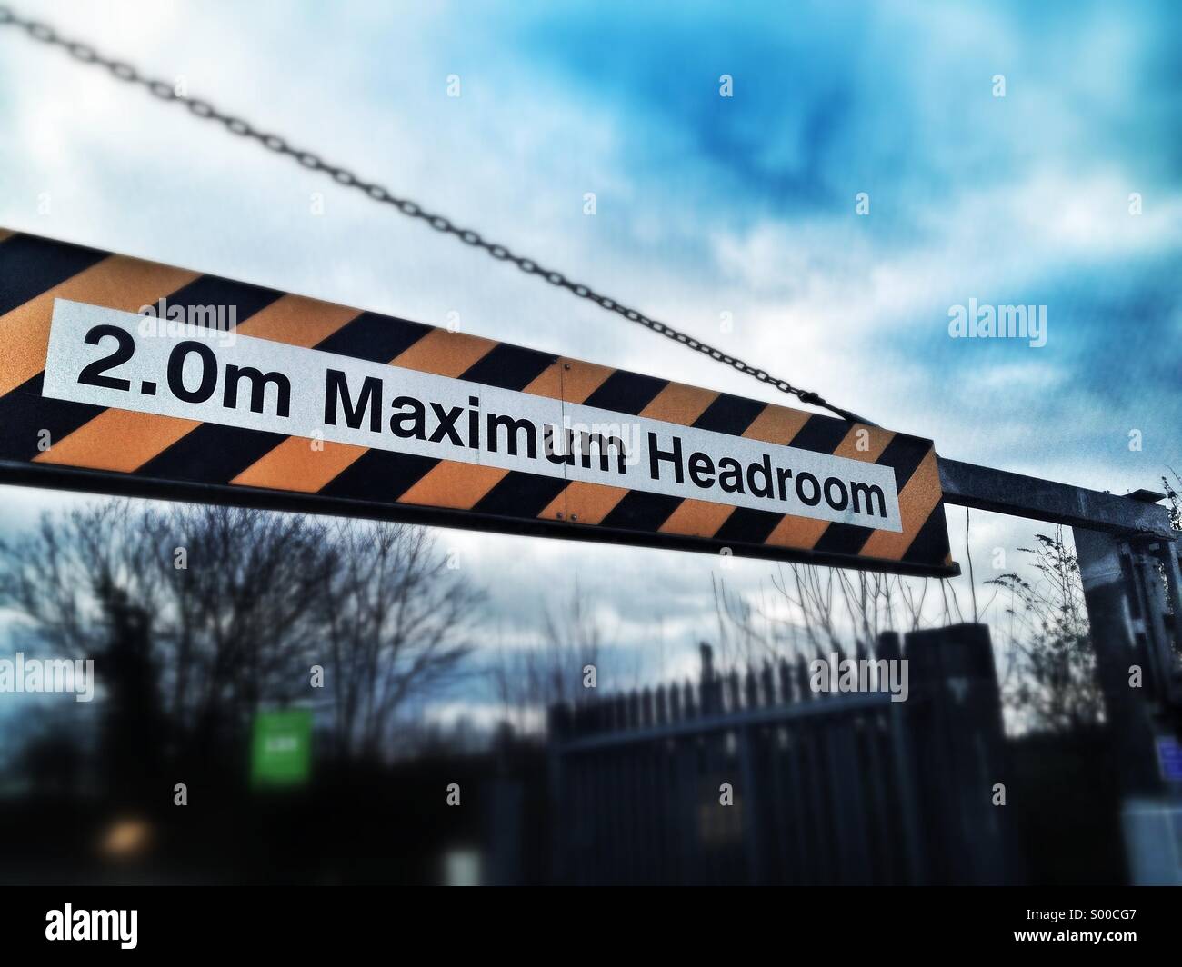 Headroom hi-res stock photography and images - Alamy