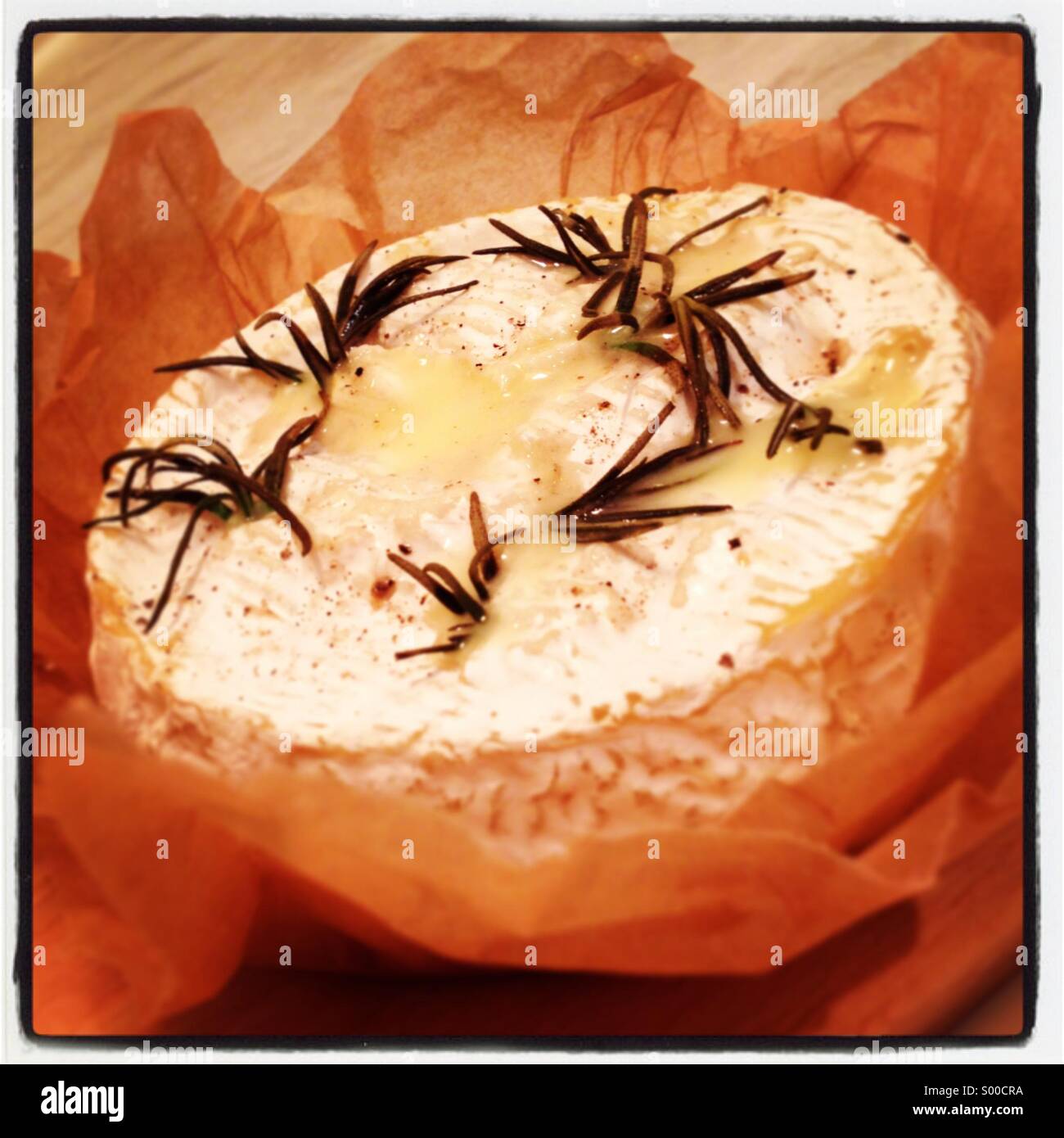 Baked camembert cheese hi-res stock photography and images - Alamy