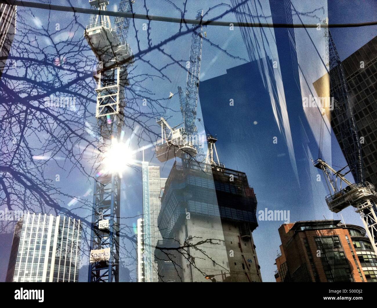 London construction hoarding hi-res stock photography and images - Alamy