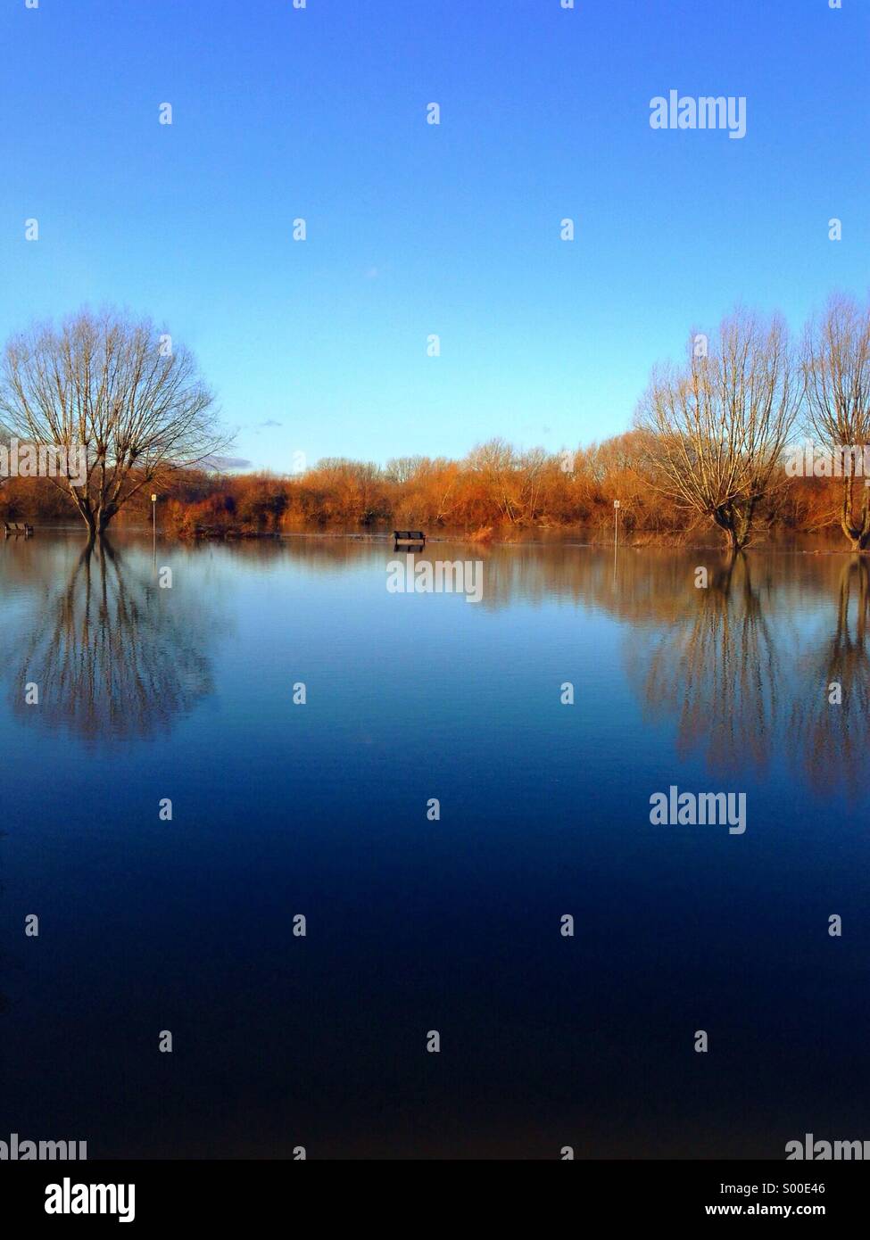 Thames valley floods hi-res stock photography and images - Alamy