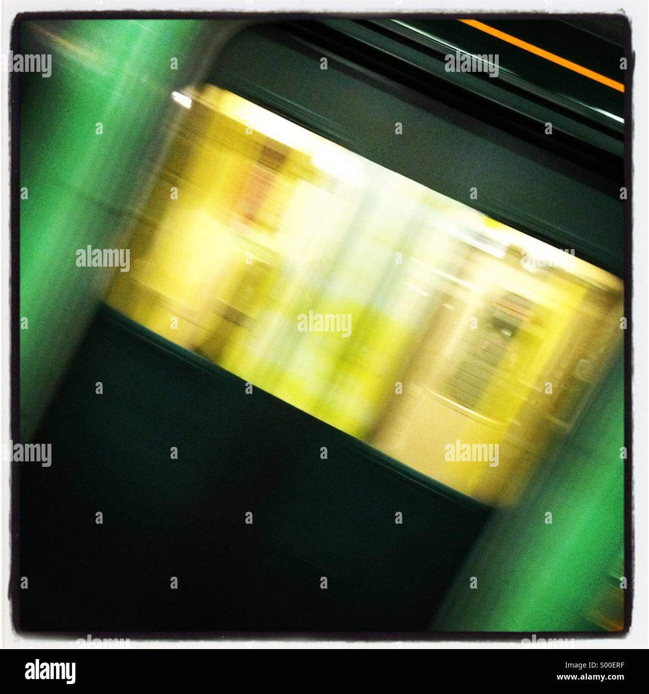 Closing train doors hi-res stock photography and images - Alamy