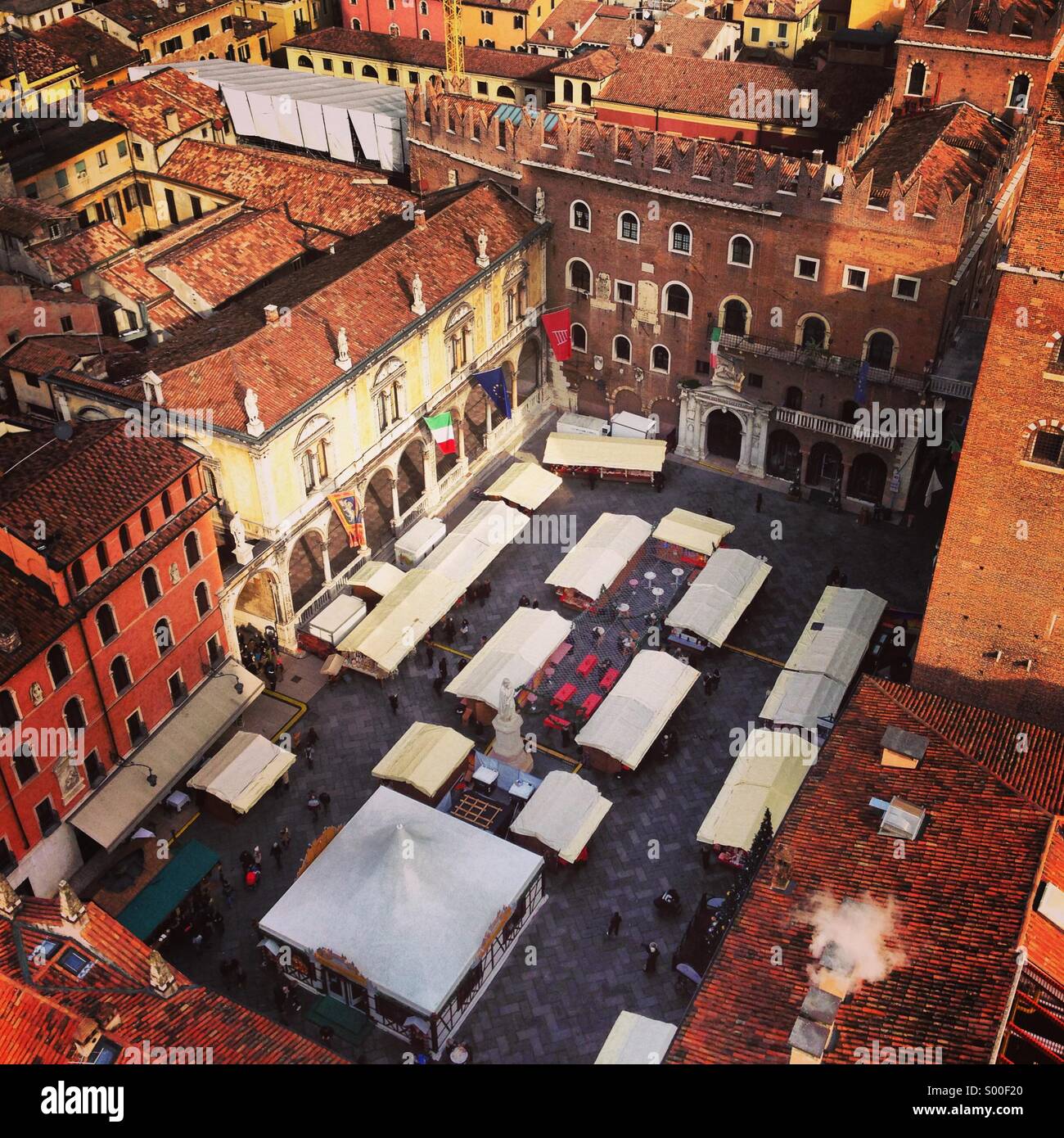 Torre dei lamberti tower tour hi-res stock photography and images - Alamy