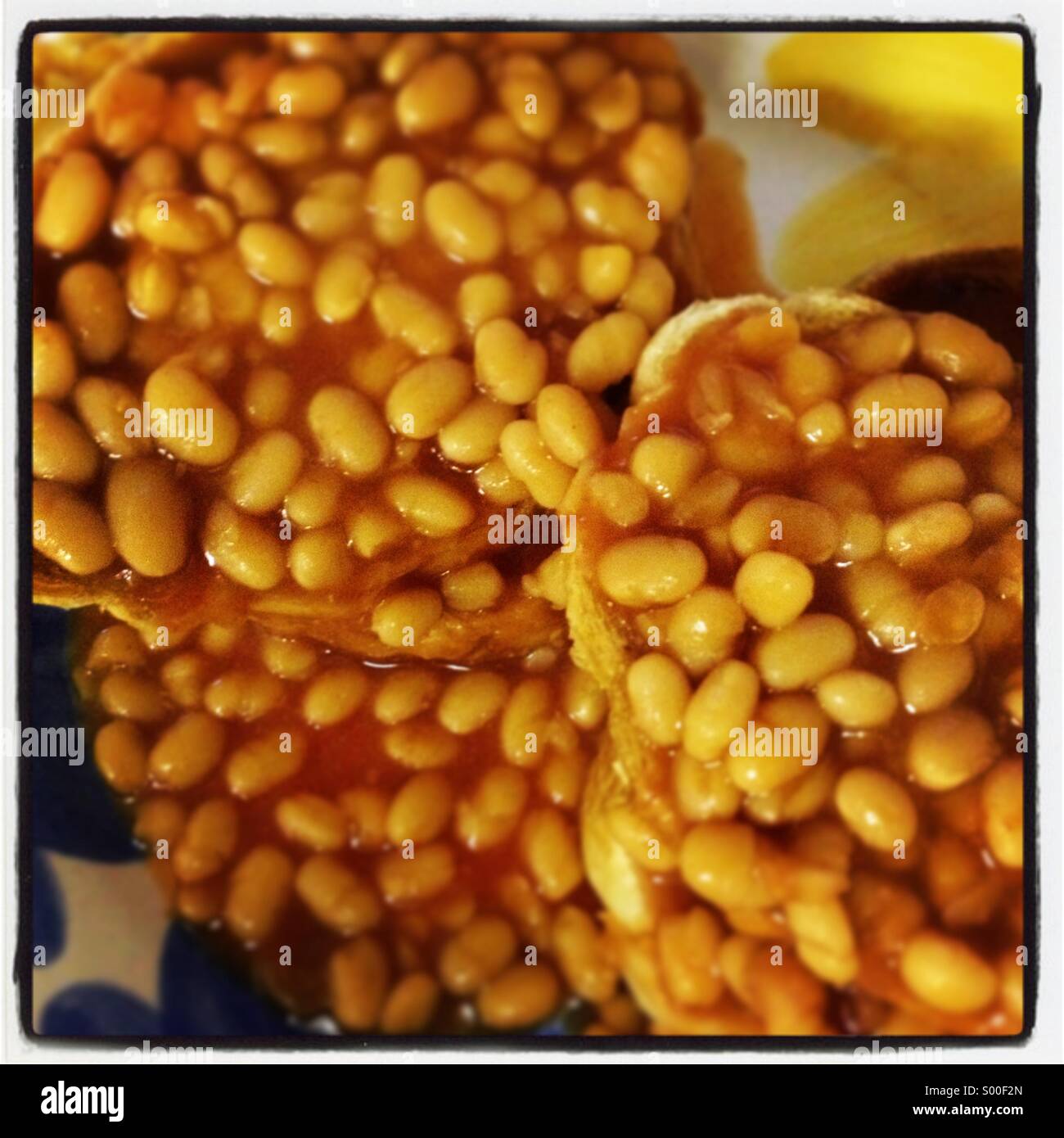 Baked beans on toast Stock Photo - Alamy