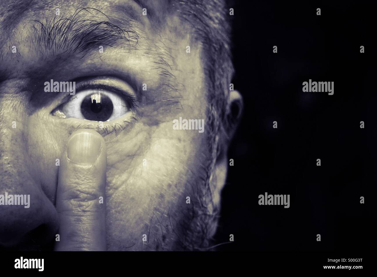 Lens pointing up hi-res stock photography and images - Alamy