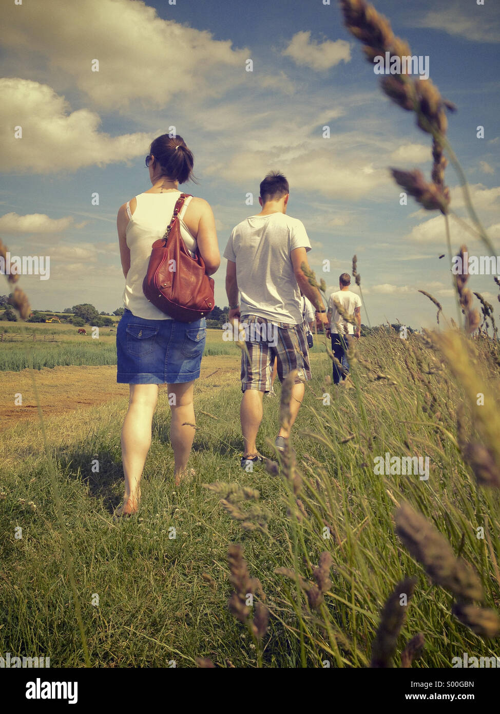 Countryside walk uk hi-res stock photography and images - Alamy