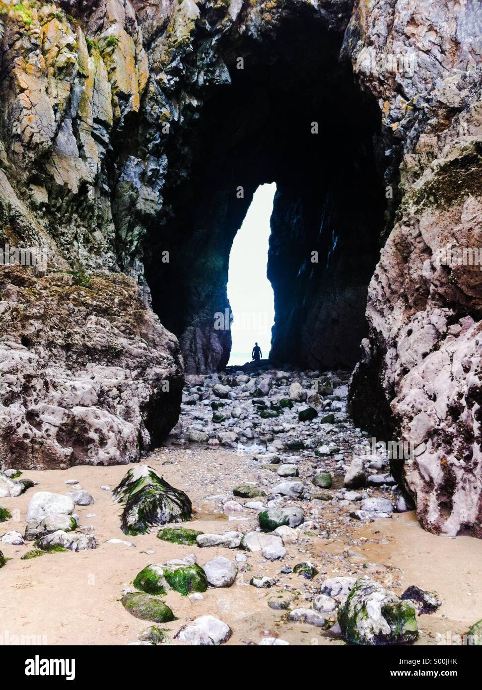 Cave silhouette hi-res stock photography and images - Alamy