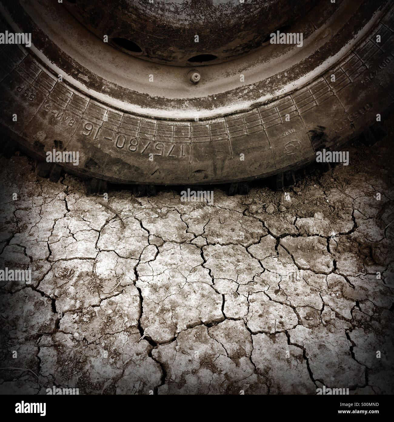Cracked wheel hi-res stock photography and images - Alamy