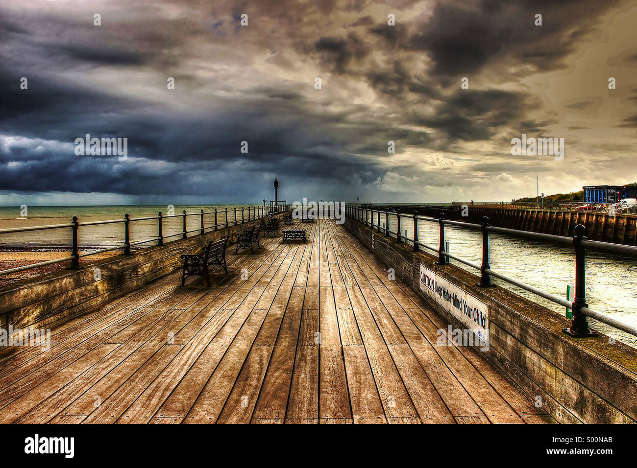 Littlehampton pier hi-res stock photography and images - Alamy
