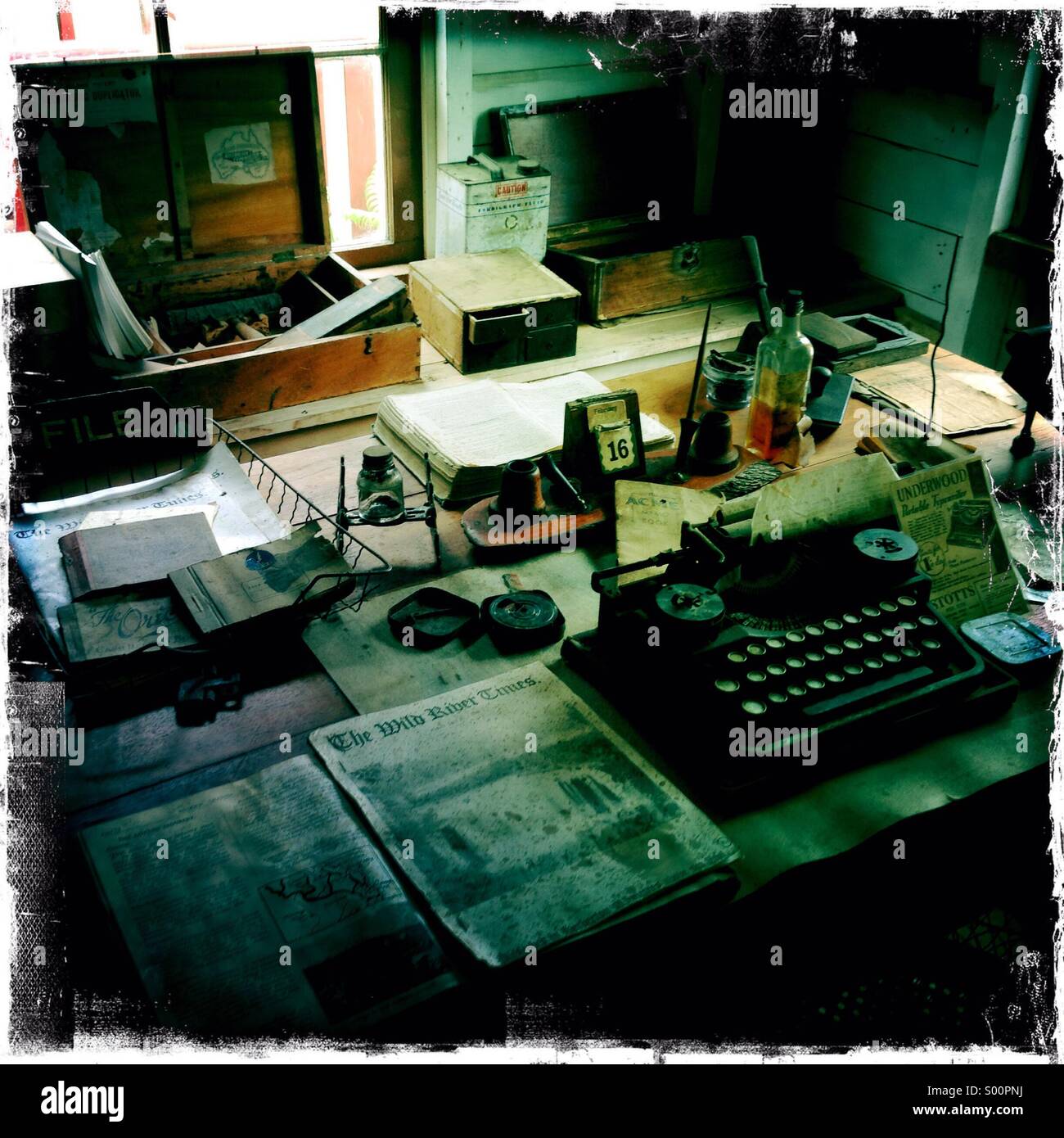 Old desk paperwork hi-res stock photography and images - Alamy