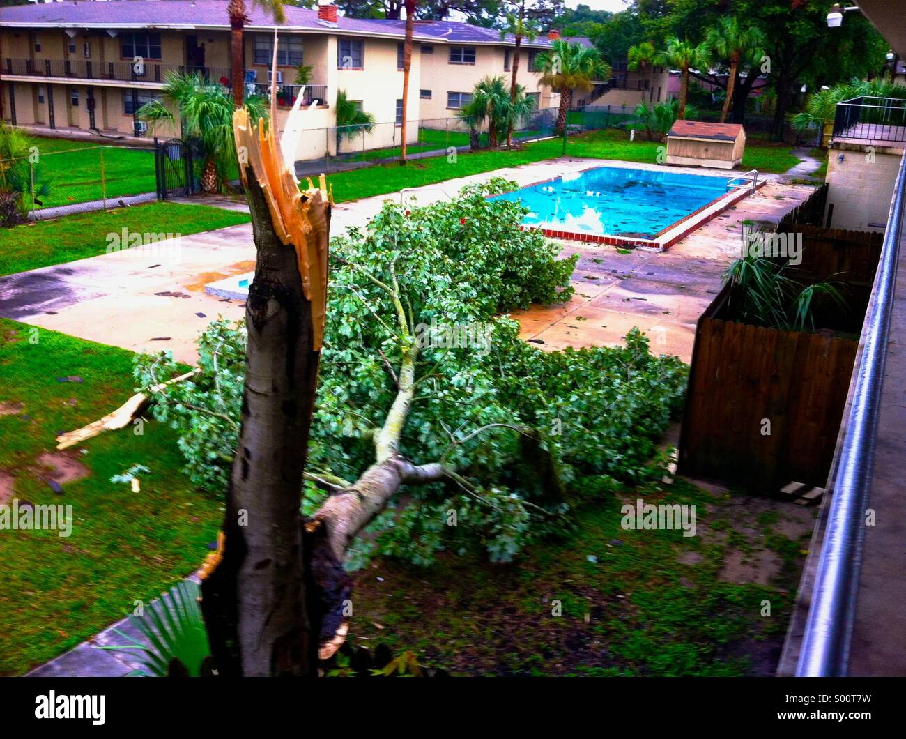 Pool damage hi-res stock photography and images - Alamy