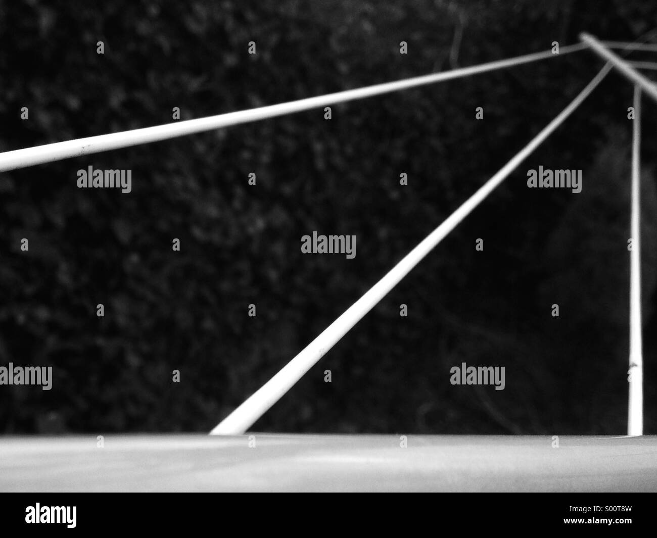 Wire suspend High Resolution Stock Photography and Images - Alamy