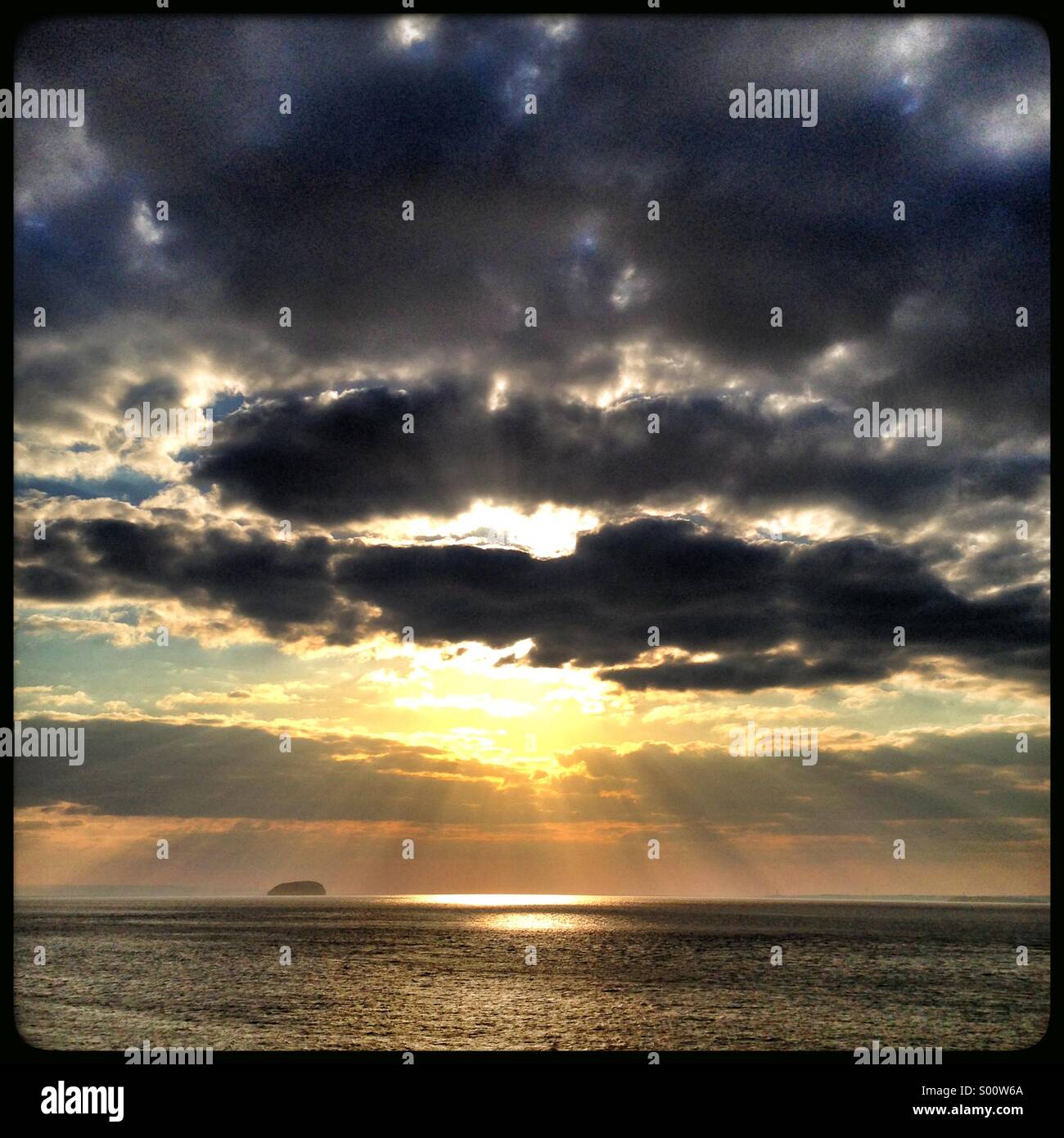 Dramatic light shafts hi-res stock photography and images - Alamy
