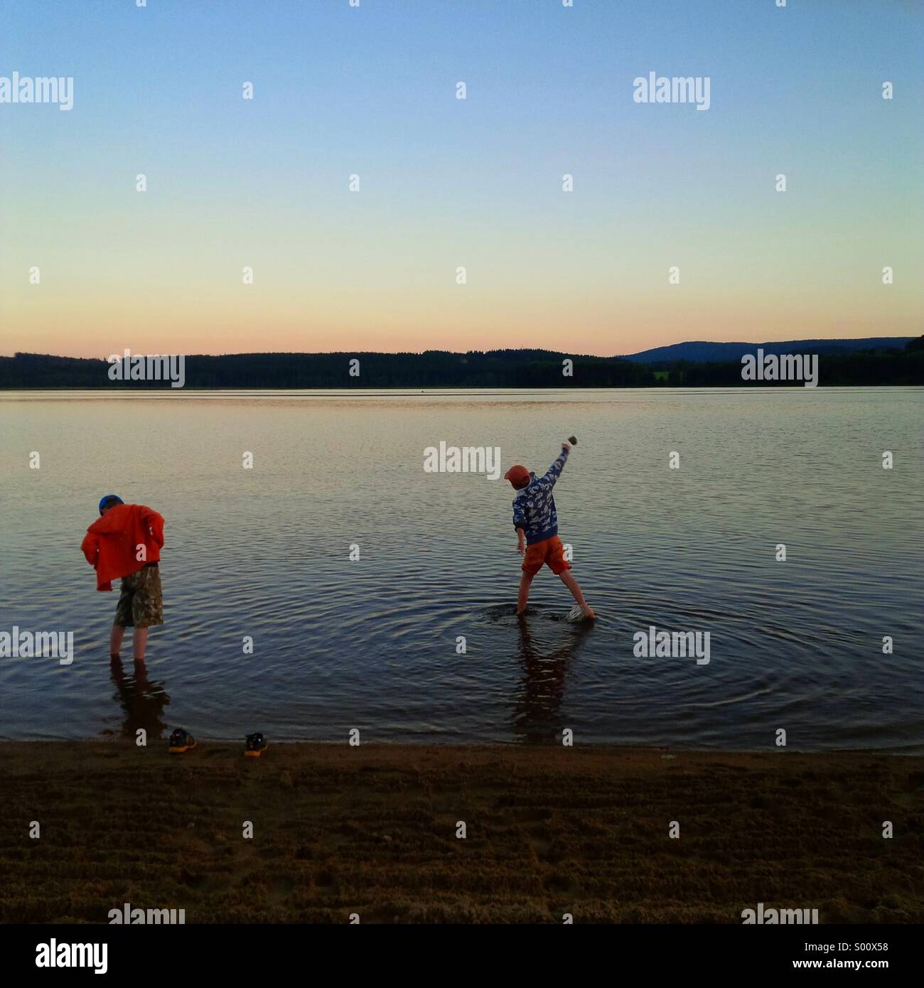 Throwing rocks hi-res stock photography and images - Alamy