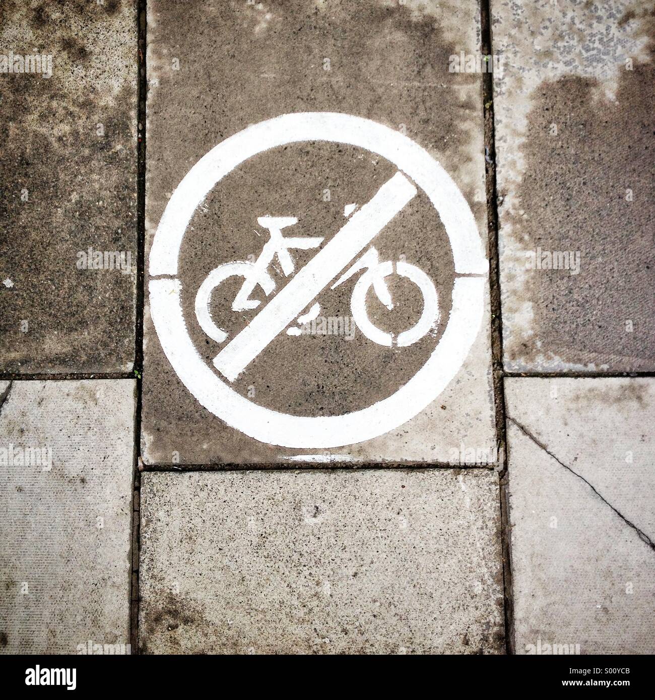 Cycling Sign High Resolution Stock Photography and Images - Alamy