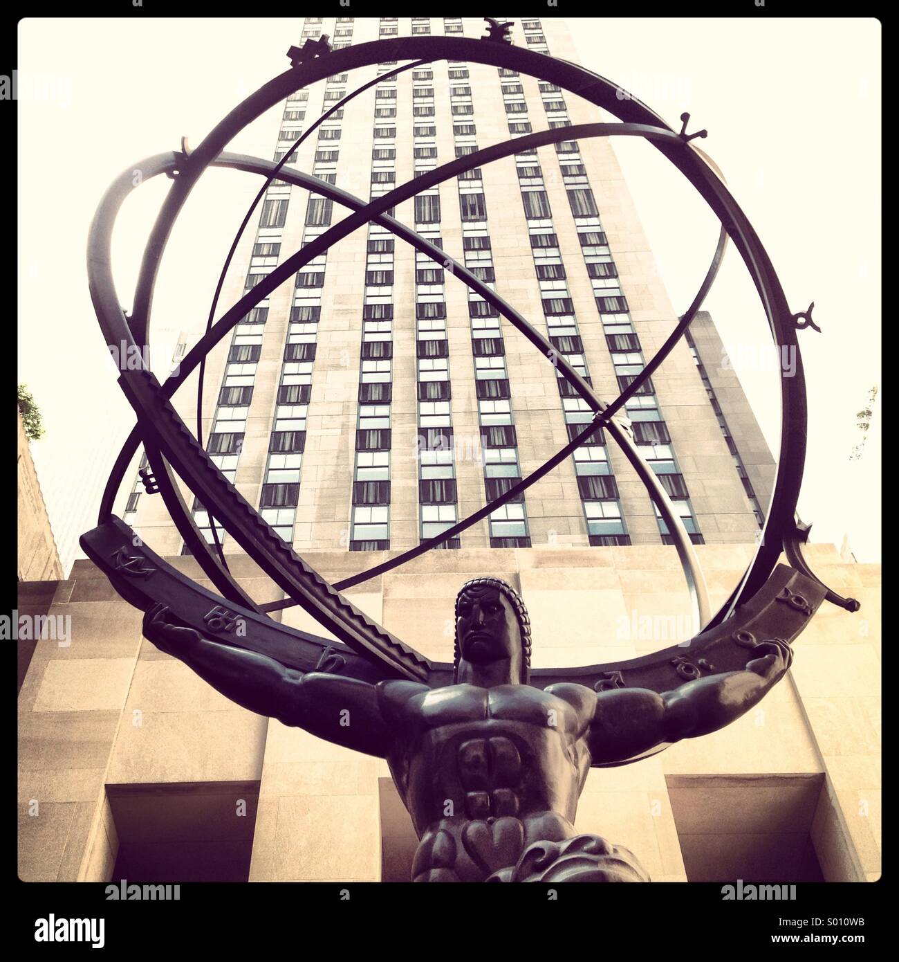 Bronze statue of Atlas outside the Rockefeller Centre, New York, USA ...
