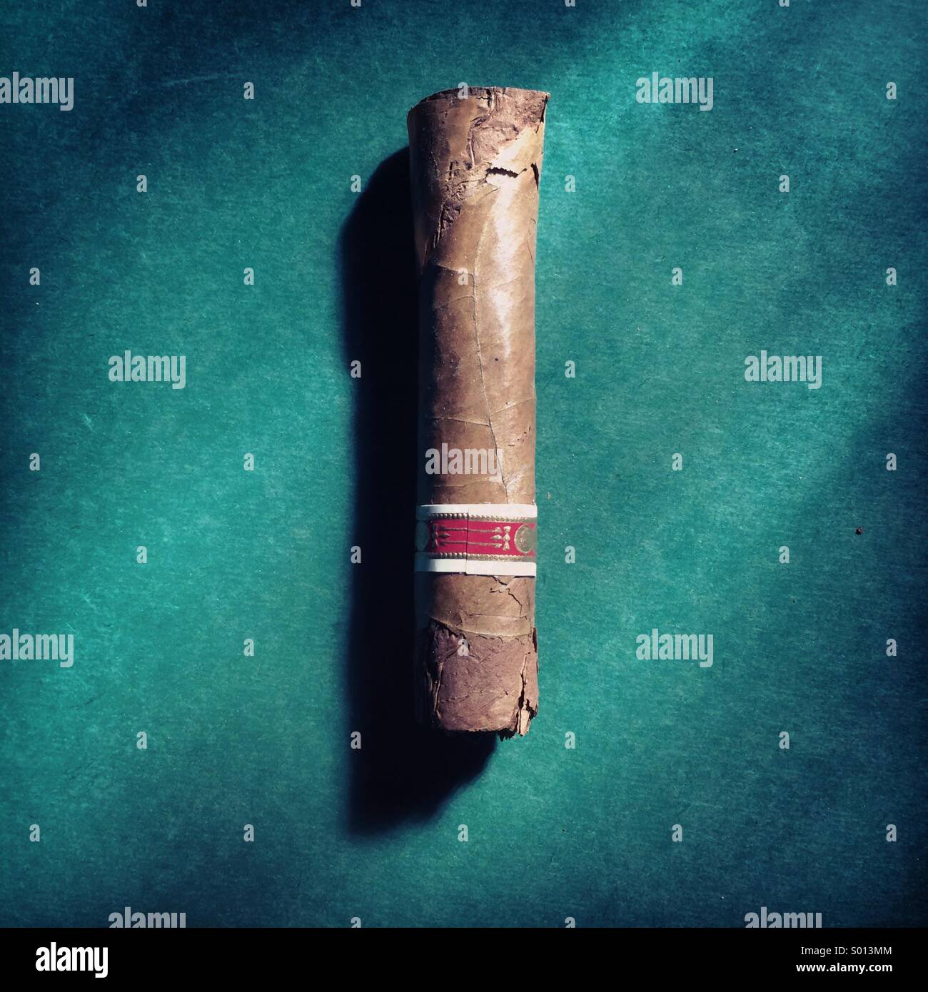 Cigarillo hi-res stock photography and images - Alamy