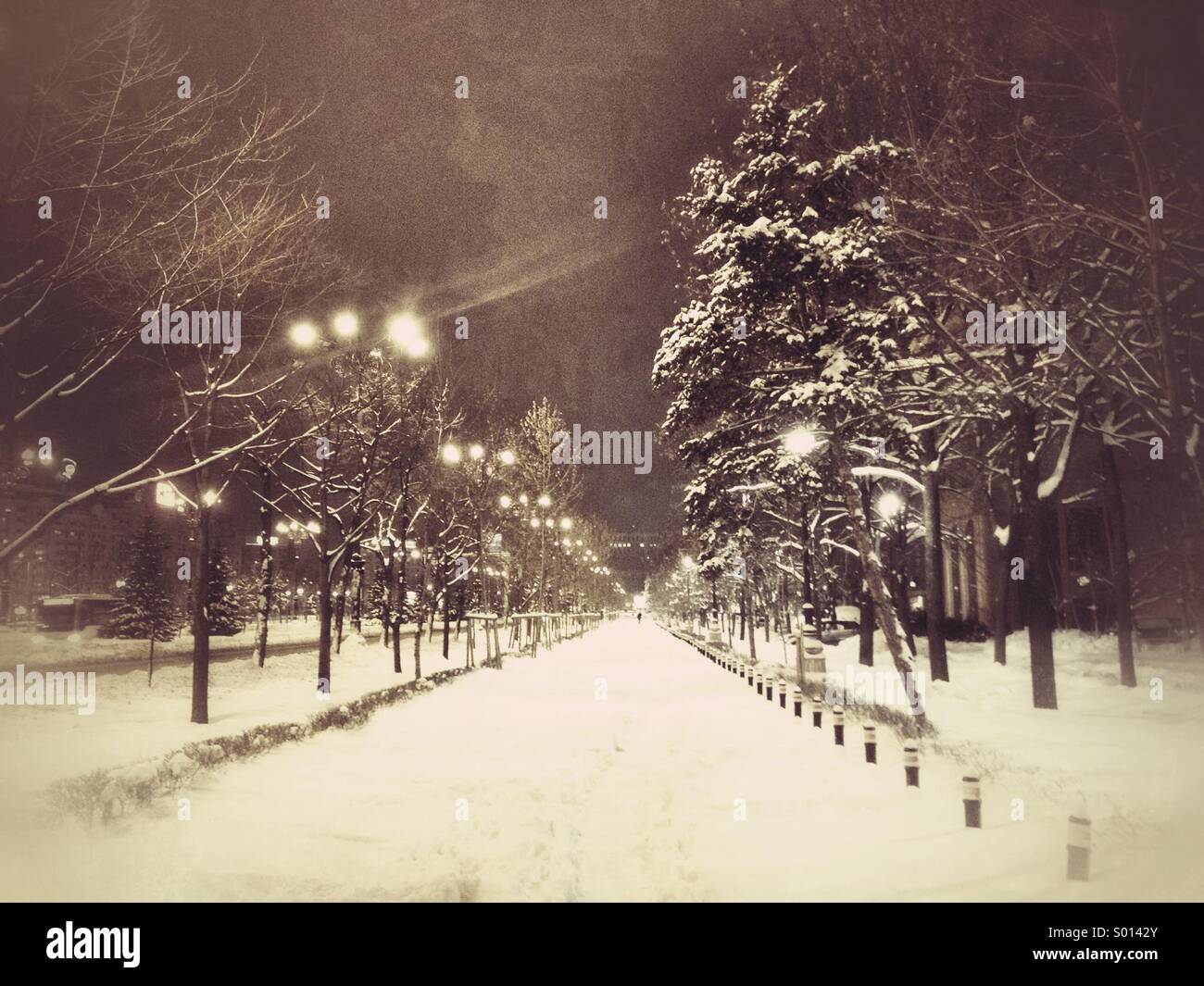 Night alley snow hi-res stock photography and images - Alamy