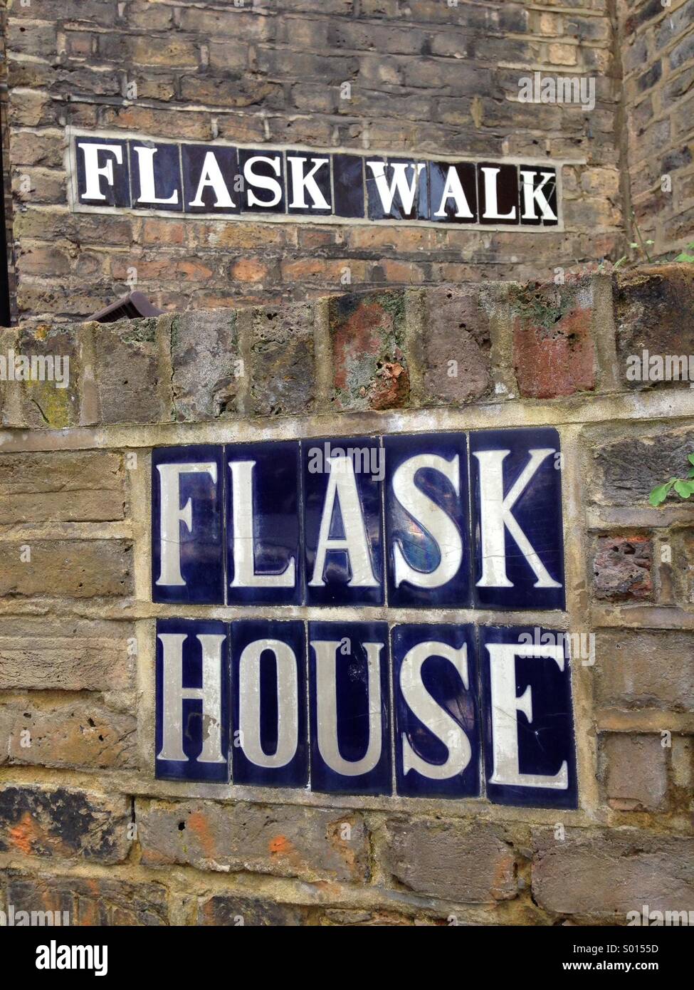 London walk signs hi-res stock photography and images - Alamy