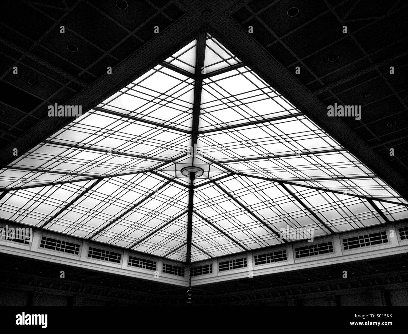 Perpendicular angles hi-res stock photography and images - Alamy