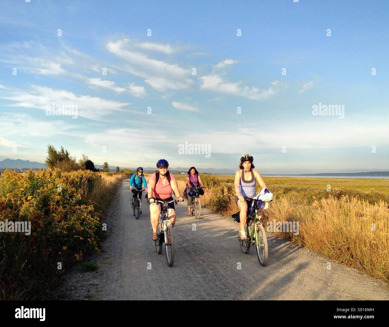 Cyclists on rural pathway Stock Photo - Alamy