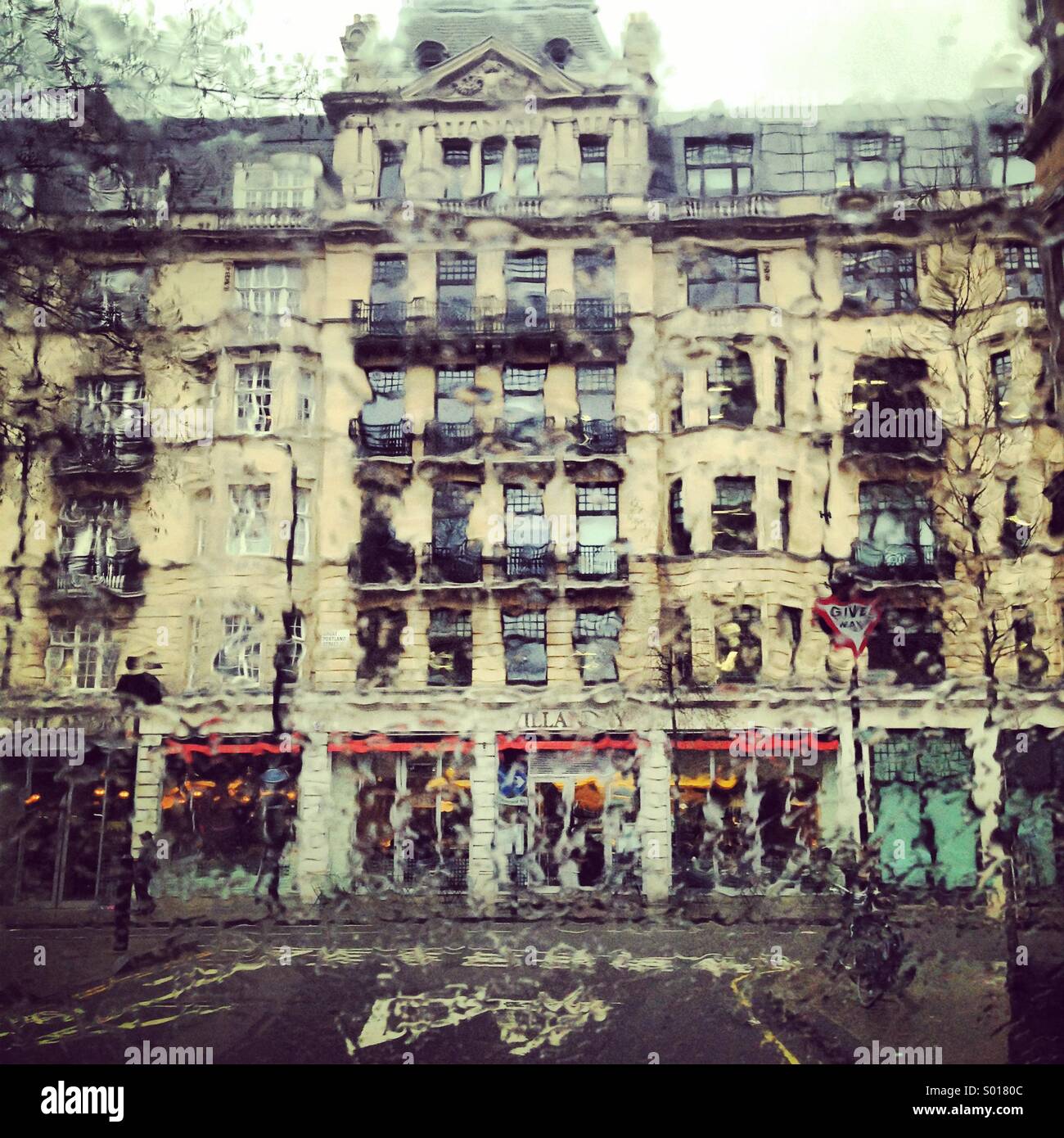 Rainy london hi-res stock photography and images - Alamy