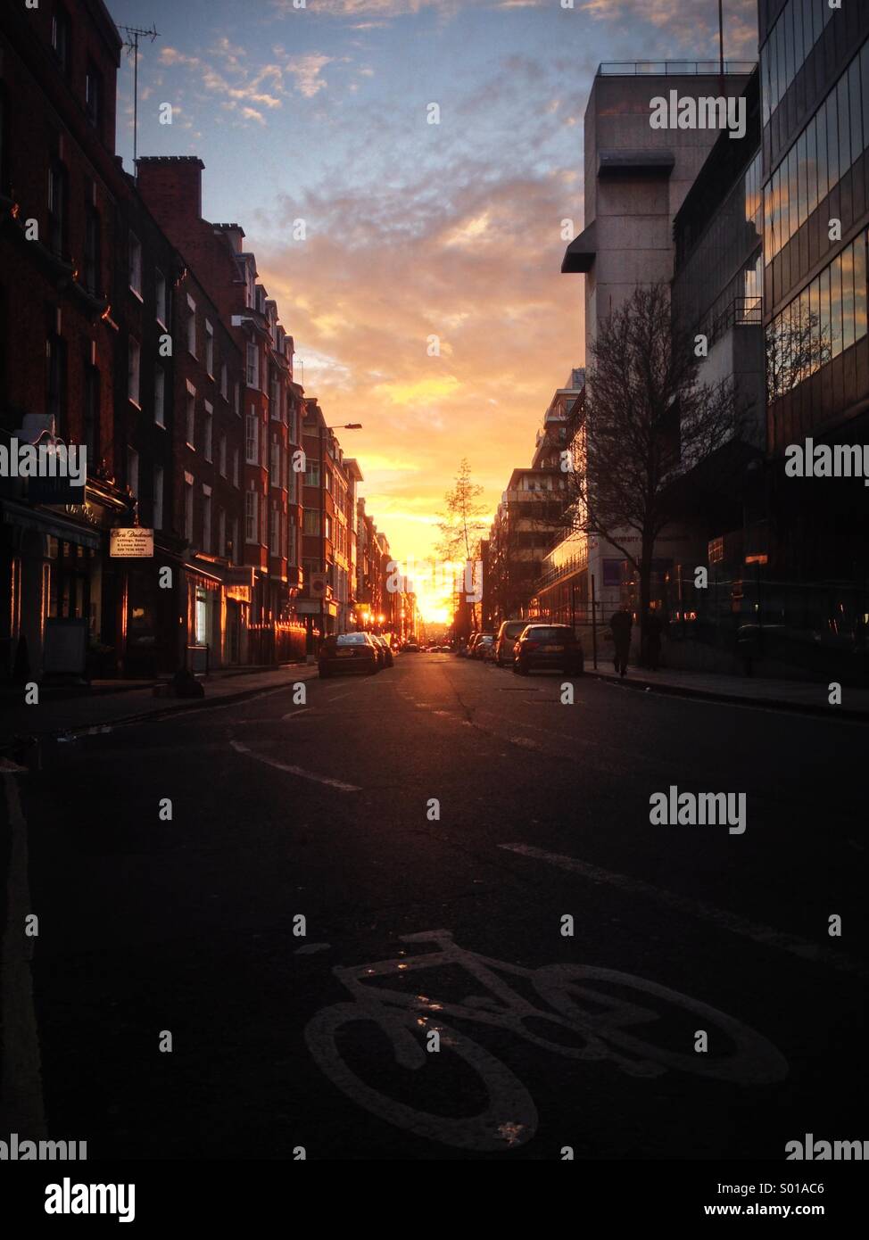 London sunset city street hi-res stock photography and images - Alamy