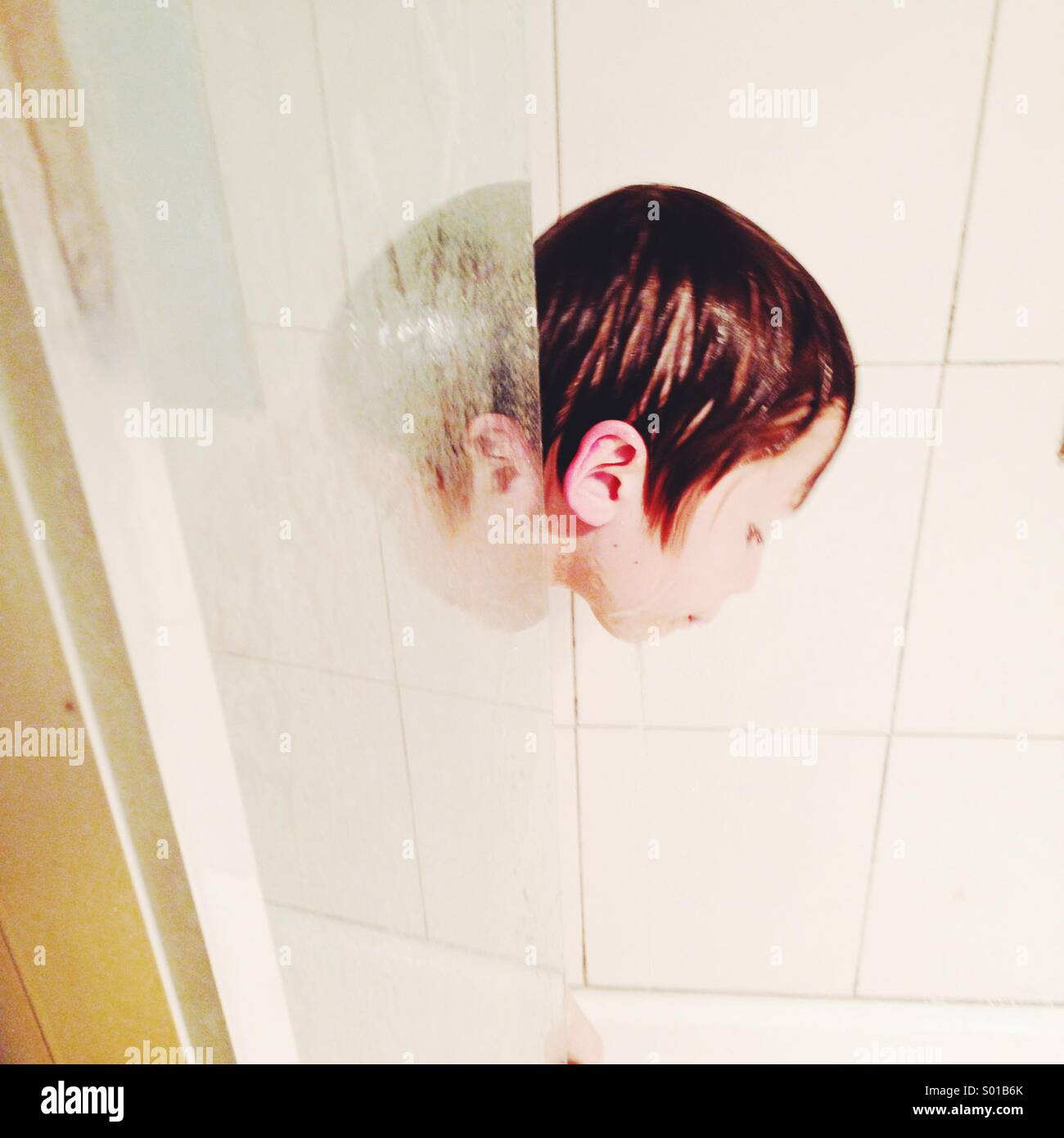 Reflections and mirror image hi-res stock photography and images - Alamy