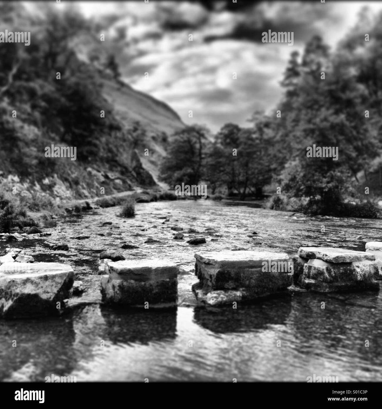 Dovedale stepping stones hi-res stock photography and images - Alamy