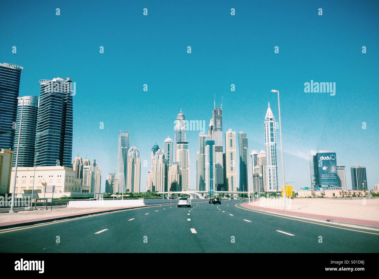 High rise skyline hi-res stock photography and images - Alamy