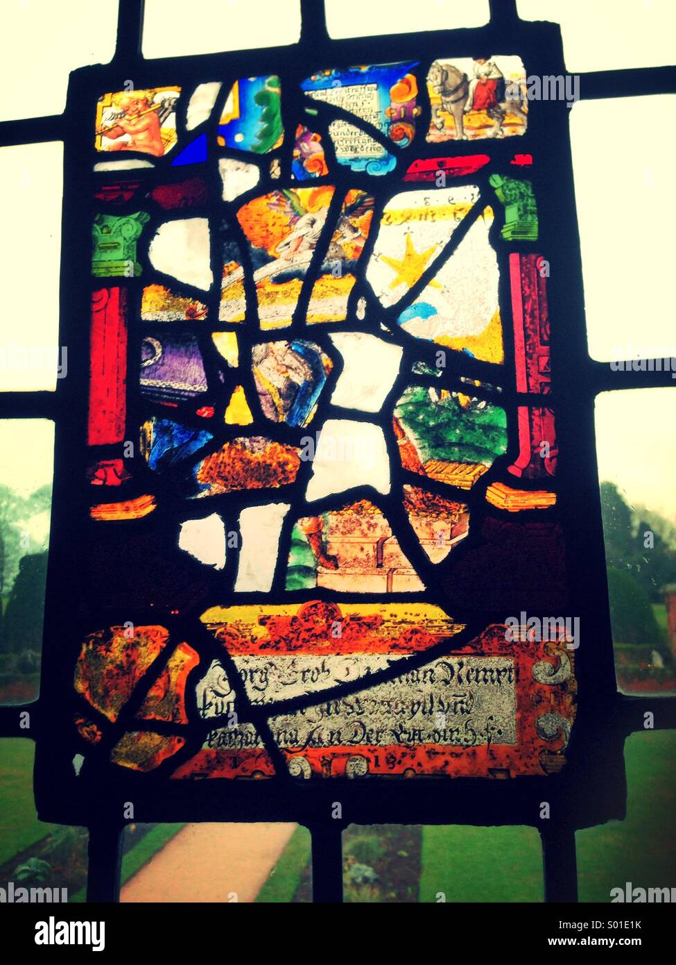Stained glass broken hi-res stock photography and images - Alamy