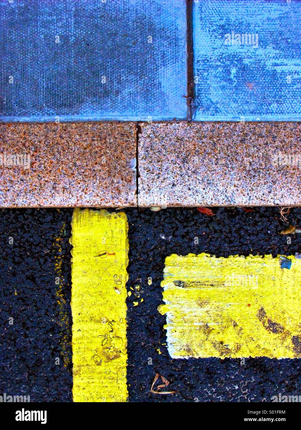 Abstract view of pavement, kerb, Tarmac and road markings Stock Photo ...