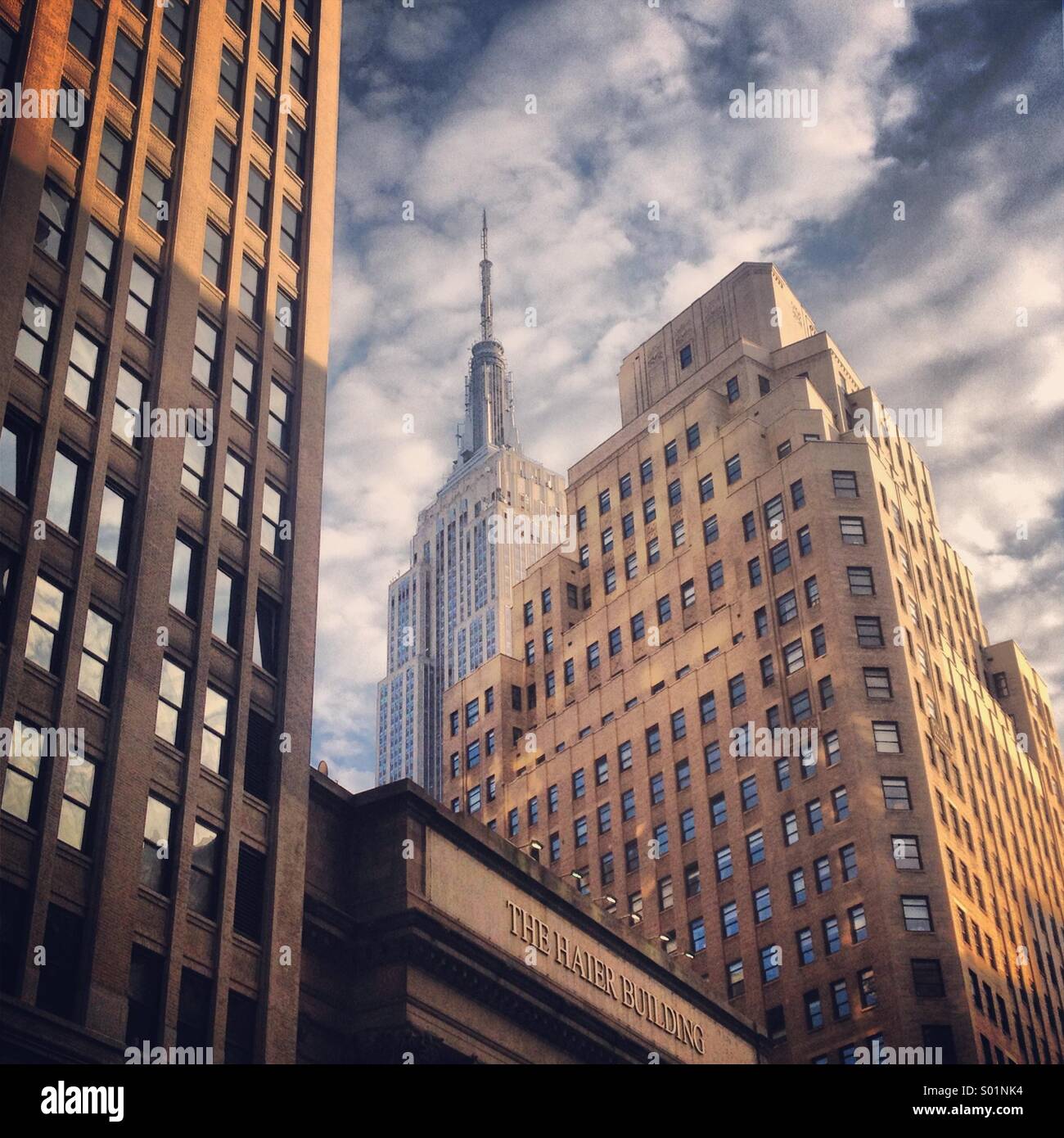 Skyrise building hi-res stock photography and images - Alamy